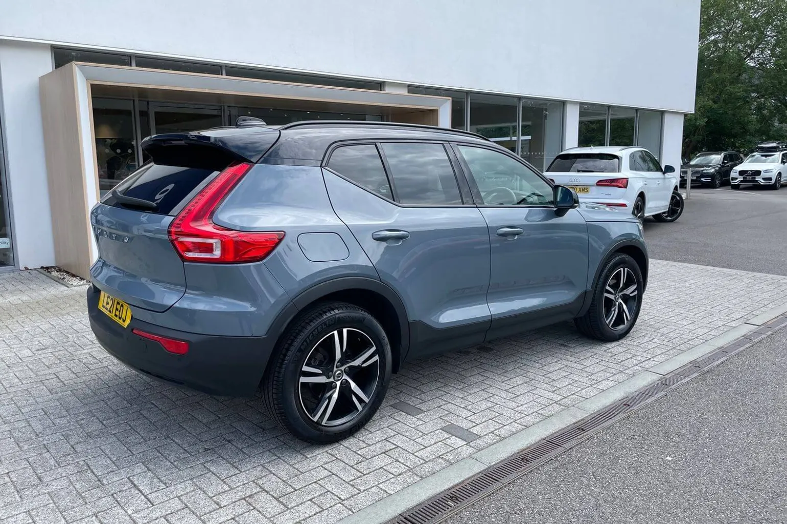 Used 2021 Volvo XC40 R DESIGN LE21EOJ | Harwoods Volvo, Crawley