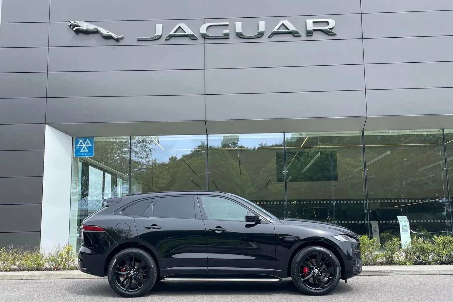 Newnull Jaguar F-Pace R-Dynamic SE Black A745087 | Harwoods Jaguar, Crawley